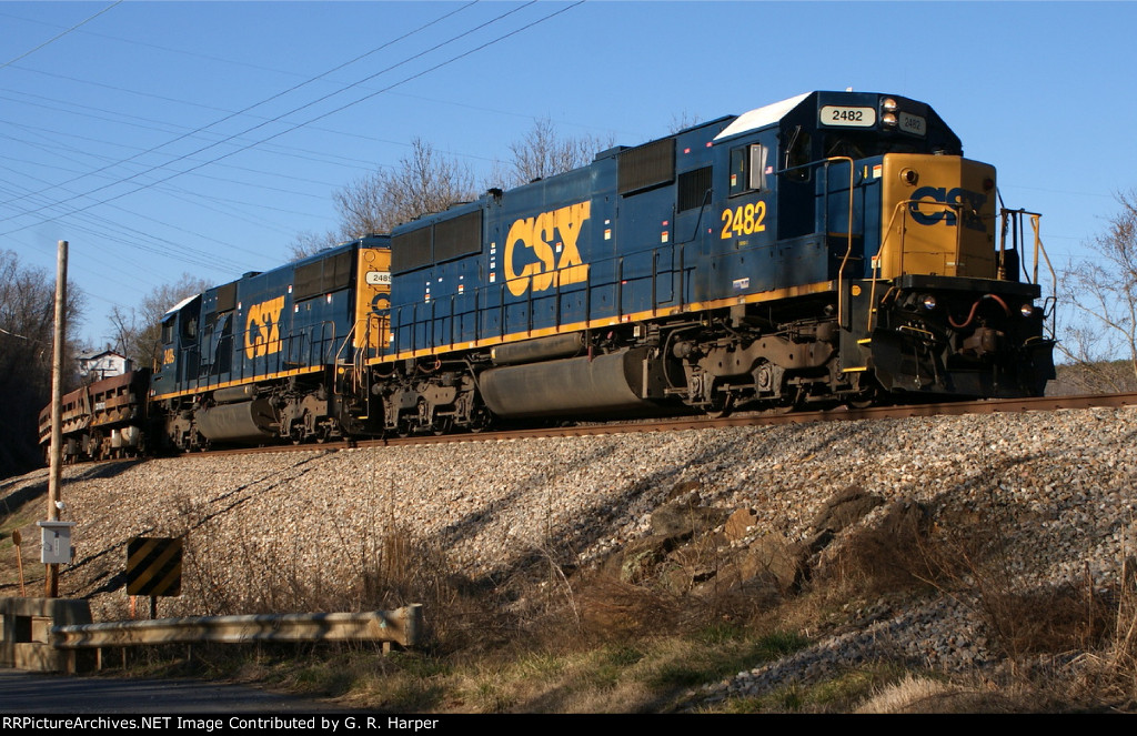 605 - CSXT 2482 eastbound at V.E.S. Rd. & Hydro Sts. with side-dump and regular ballast cars